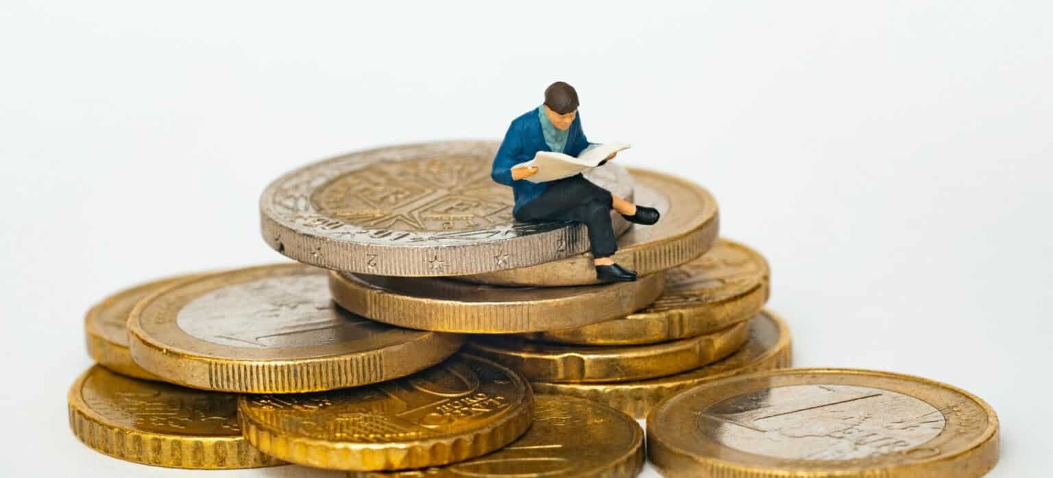 What Is a Good ROE? How to Calculate Return On Equity - ROE Formula