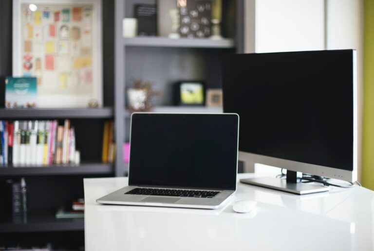 7 Best Computers for Trading Stocks in 2026 [Day Trading]